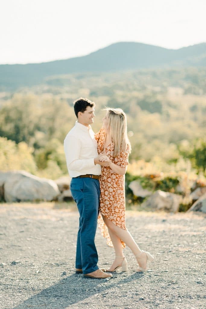A Windy Blue Valley Vineyard Engagement Session | Jen + Shane ...